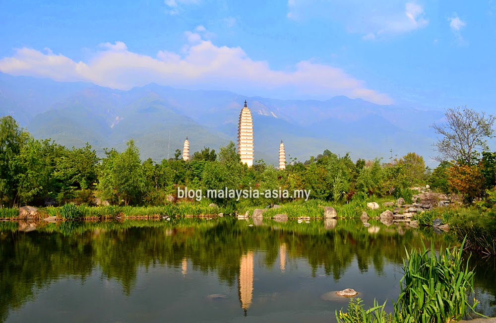 Three Pagodas of Dali - Malaysia Asia